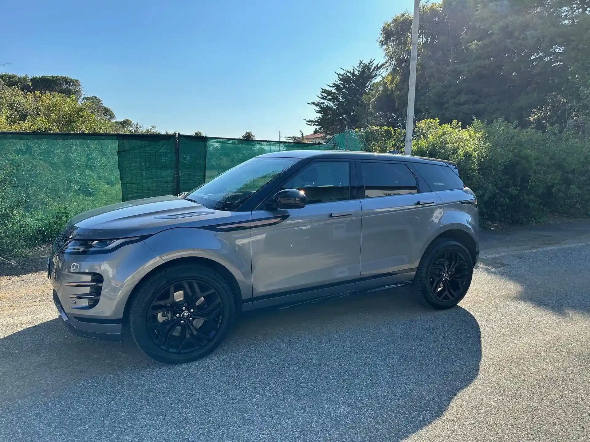 Range Rover Evoque Gray - Karisma Luxury Rental