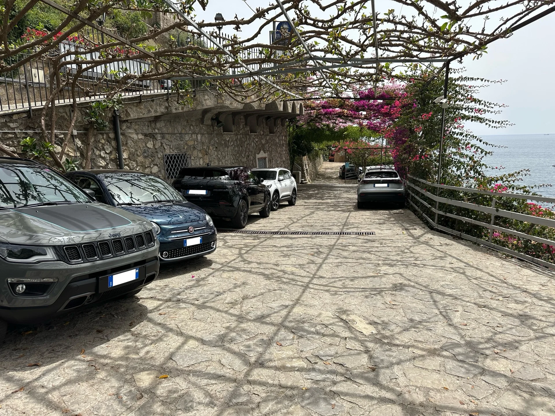 Delivery of Range Rover Evoque at Art Hotel Marmorata in Ravello with ...